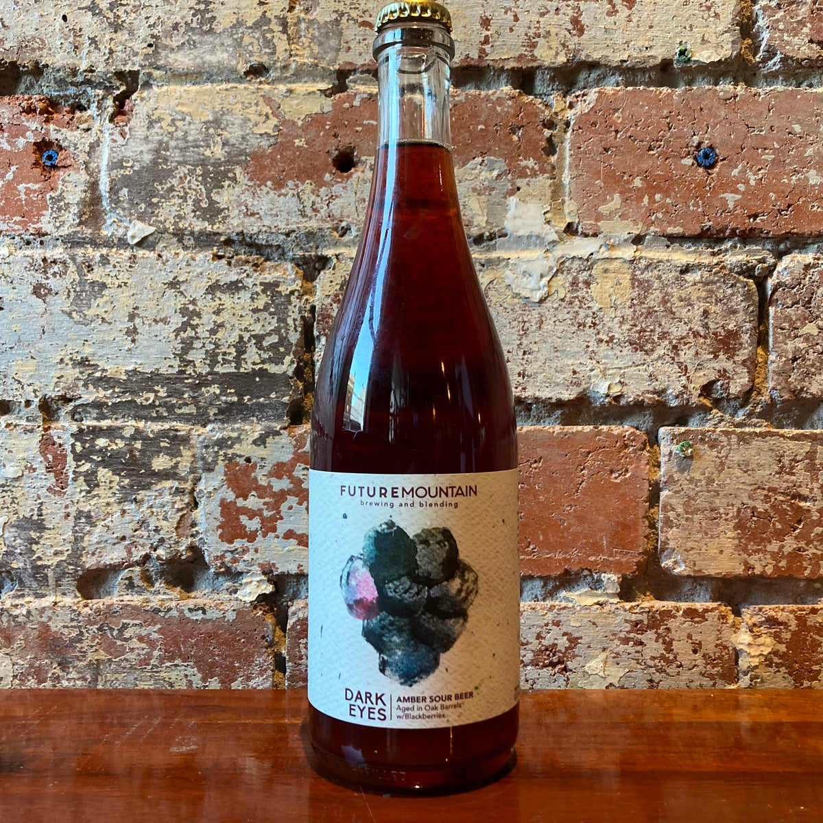 Future Mountain Dark eyes amber sour – Otter's Promise